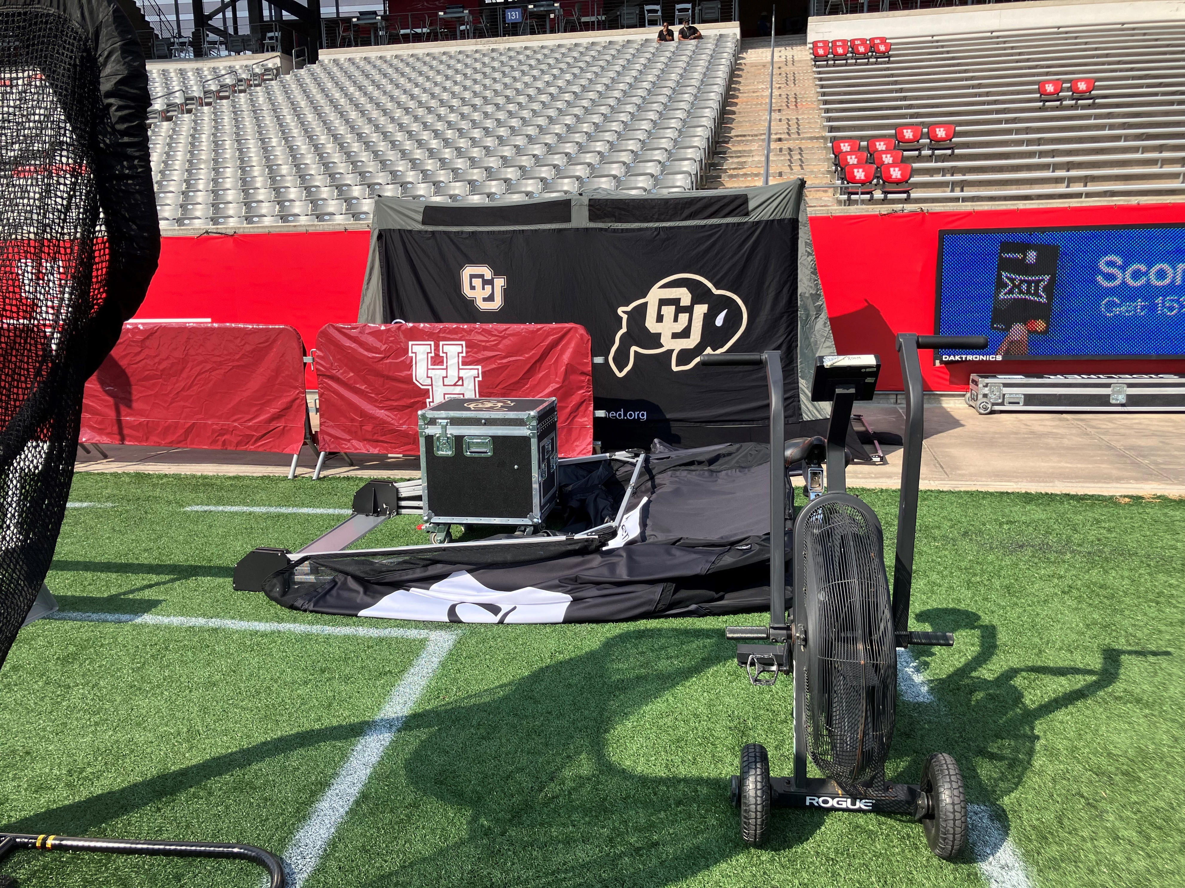 Houston handles Colorado, drops Deion Sanders' Buffaloes to 1-2: Highlights