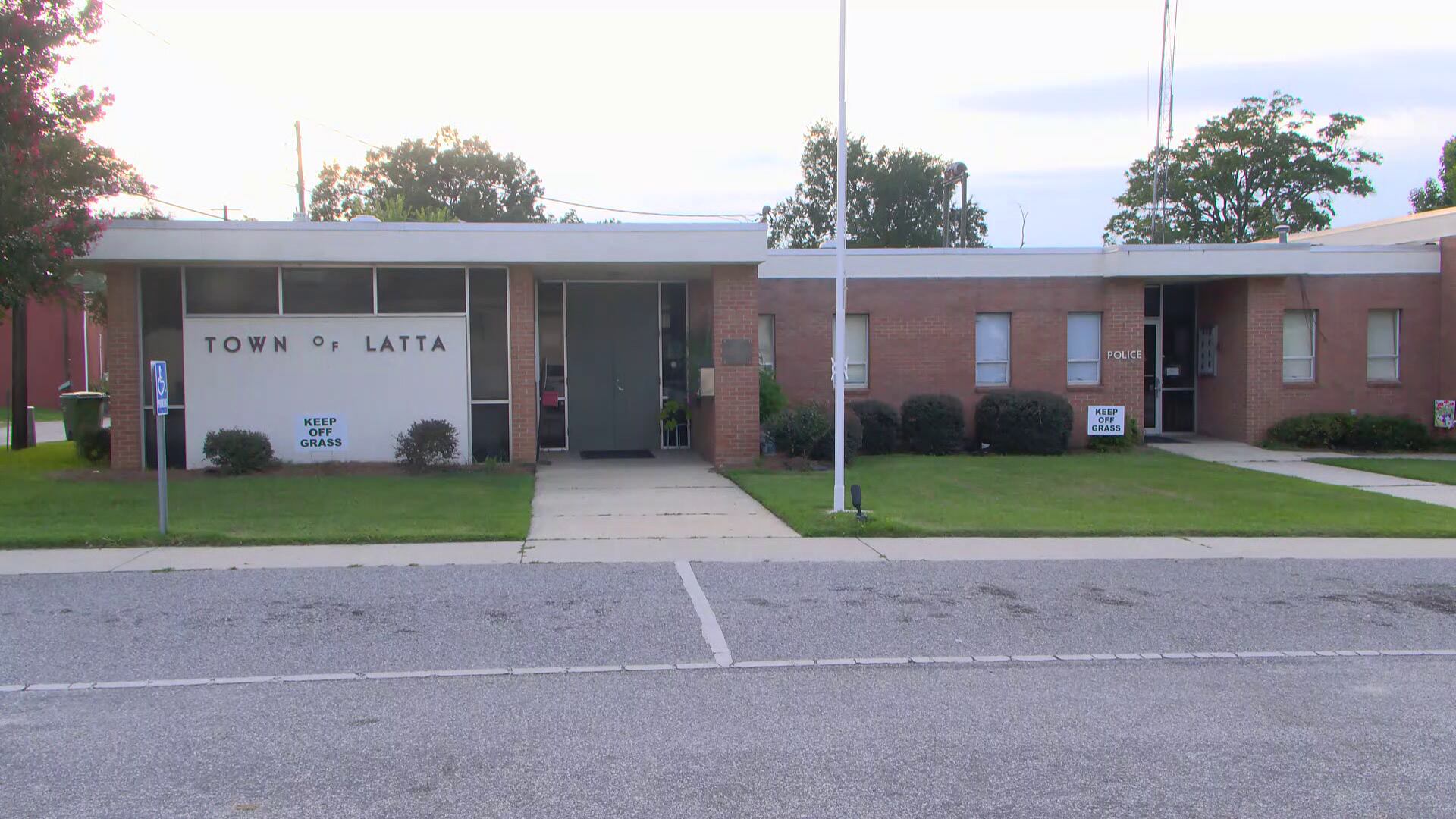 Suspended Latta recreation director charged with embezzlement