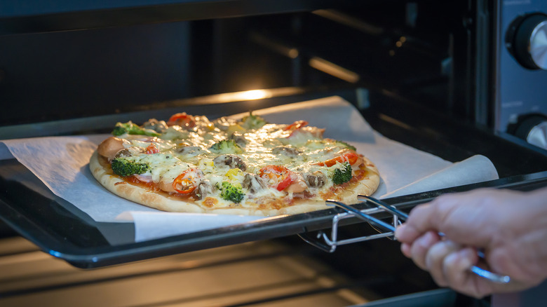 What Is The Difference Between A Convection Oven And A Conventional Oven?