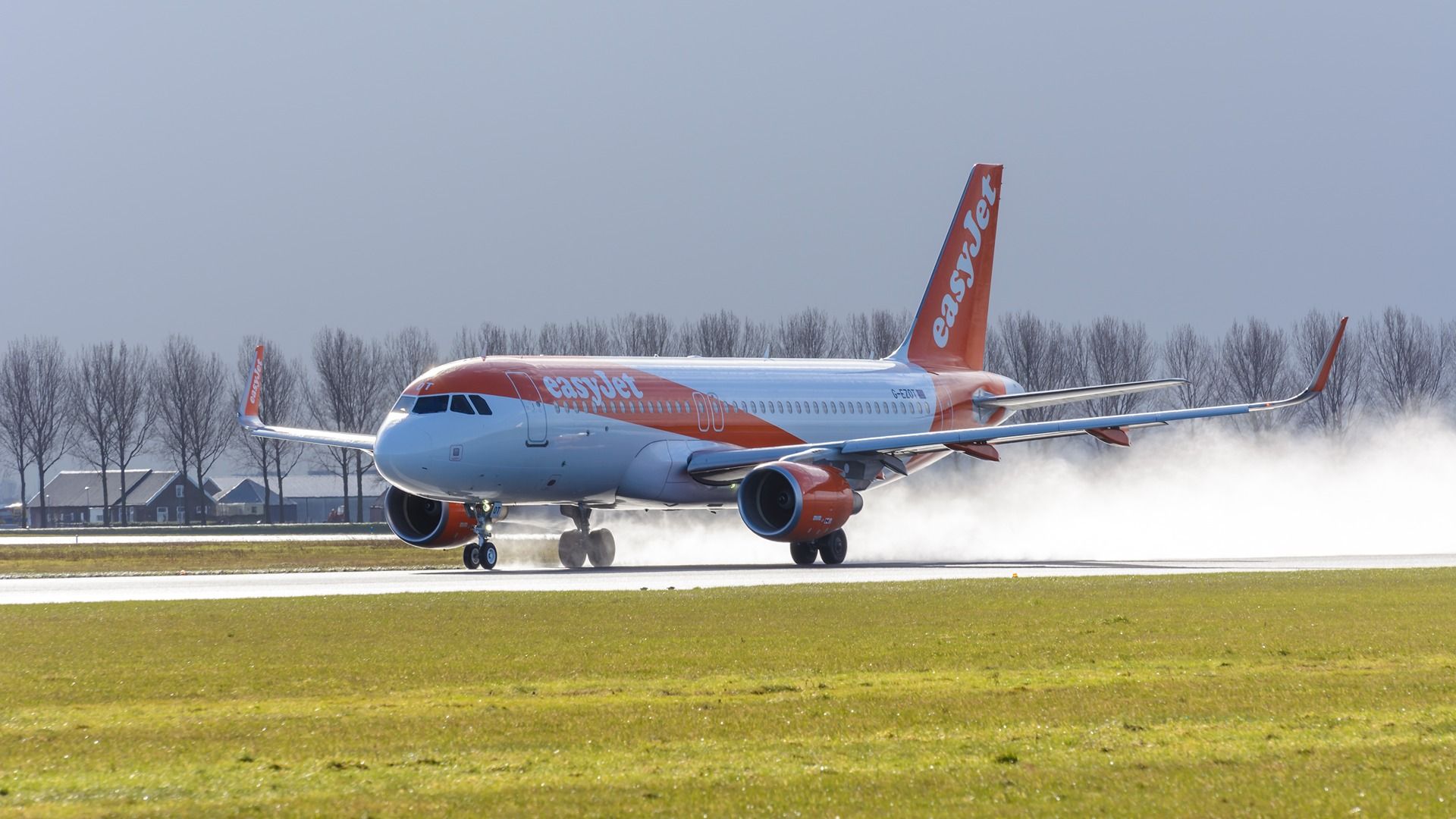 easyJet Airbus A320 Aborts Takeoff Amid Close Call With Landing ...