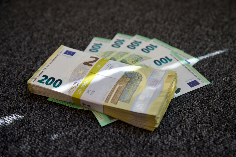 Έρχονται τα νέα χαρτονομίσματα του ευρώ το 2026, τι συμβαίνει με το ...