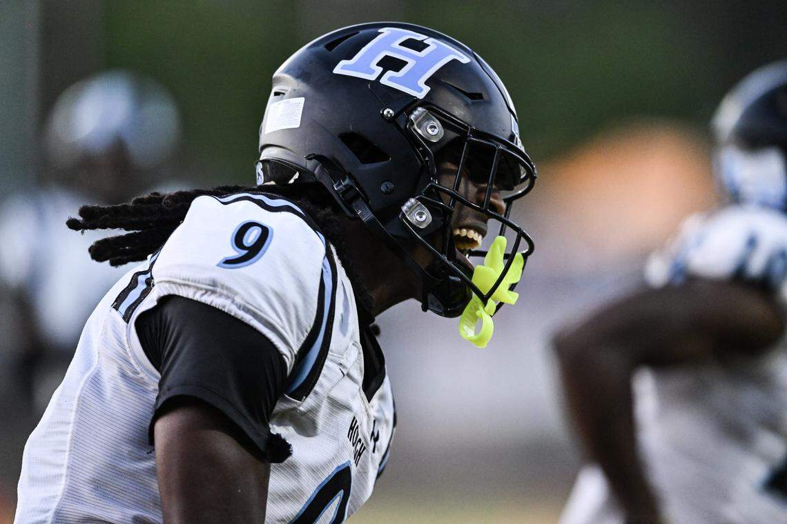 Samari Matthews' 4th-quarter heroics help Hough football edge Mooresville