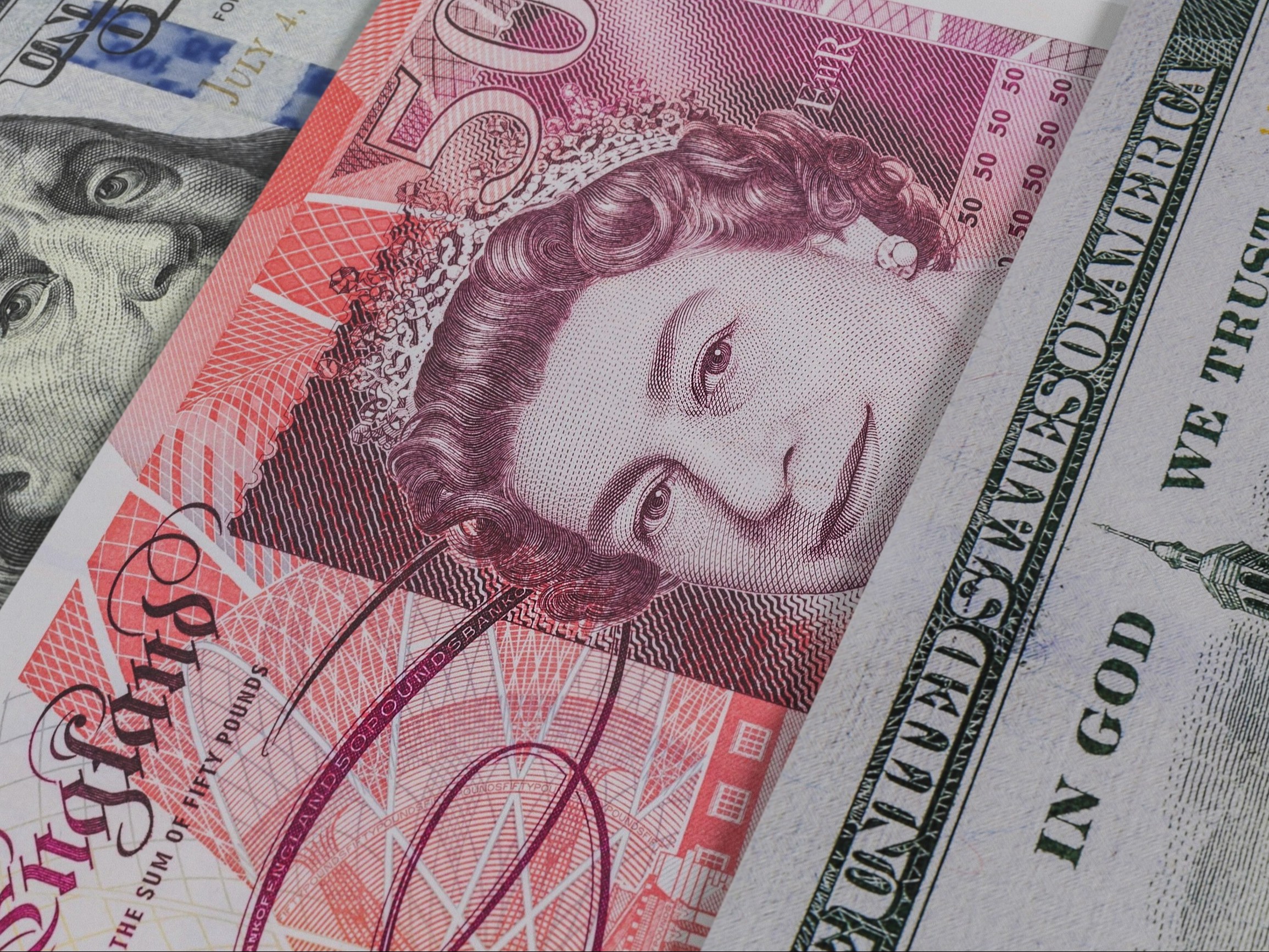 Dolar spada, funt drożeje. Kursy walut 1 czerwca 2026