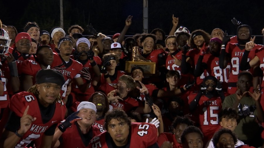 Game of the Week: Wayne rolls to 48-23 win over Springboro in GWOC opener