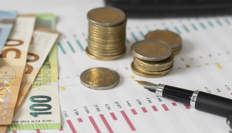 Πόσο αυξάνονται μισθοί και συντάξεις από το 2026, τι αλλάζει στην ...