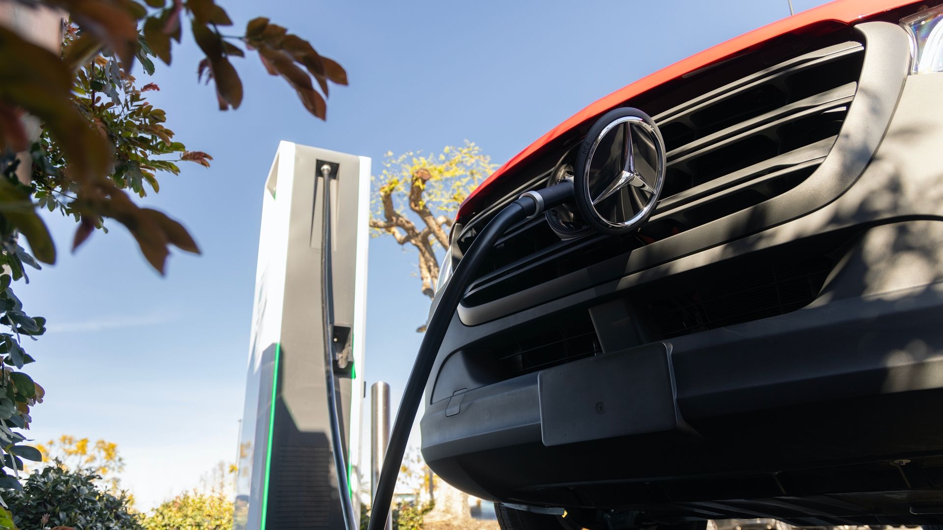 Mercedes-Benz's 10-Minute EV Charging: Game Changer for Adoption?