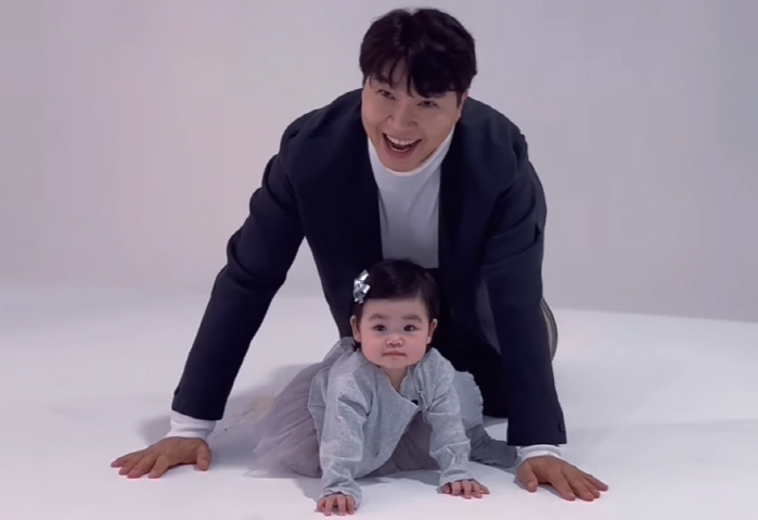 She's already a celebrity. Park Soo-hong's 10-month-old daughter ...
