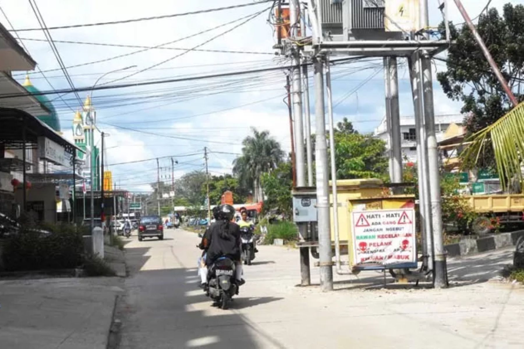 Viral Warga Diminta Bayar Rp 12,6 Juta untuk Pindahkan Tiang Listrik ...