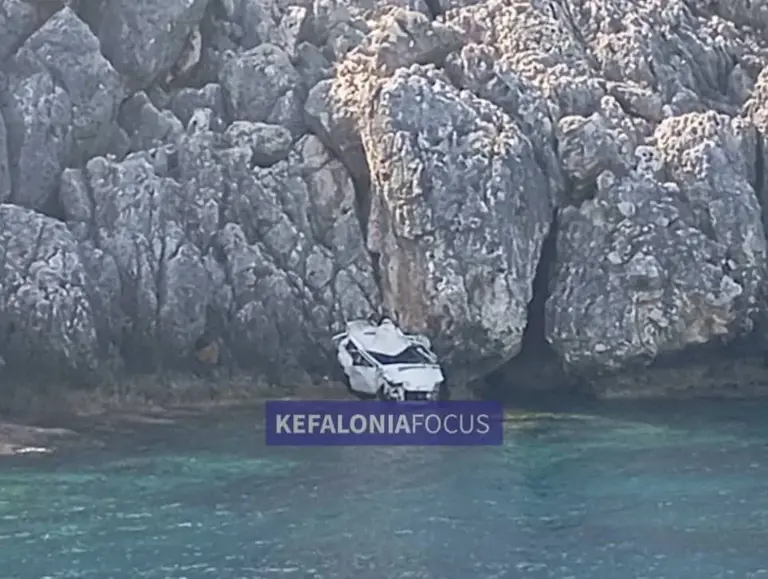 Η Κεφαλονιά θρηνεί: 23χρονος χάθηκε όταν το αυτοκίνητό του βυθίστηκε ...