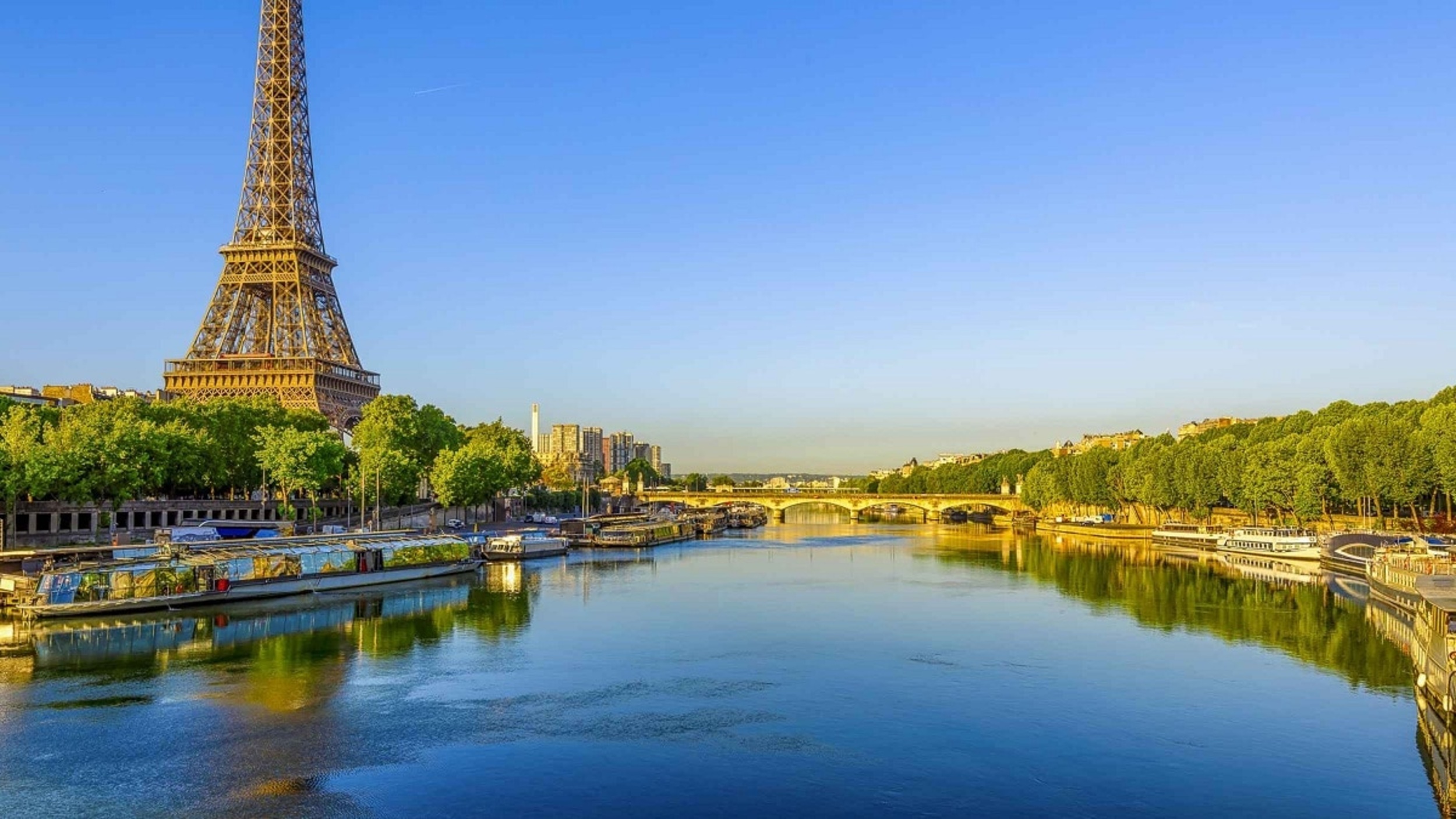 20 activities every tourist must do when visiting Paris