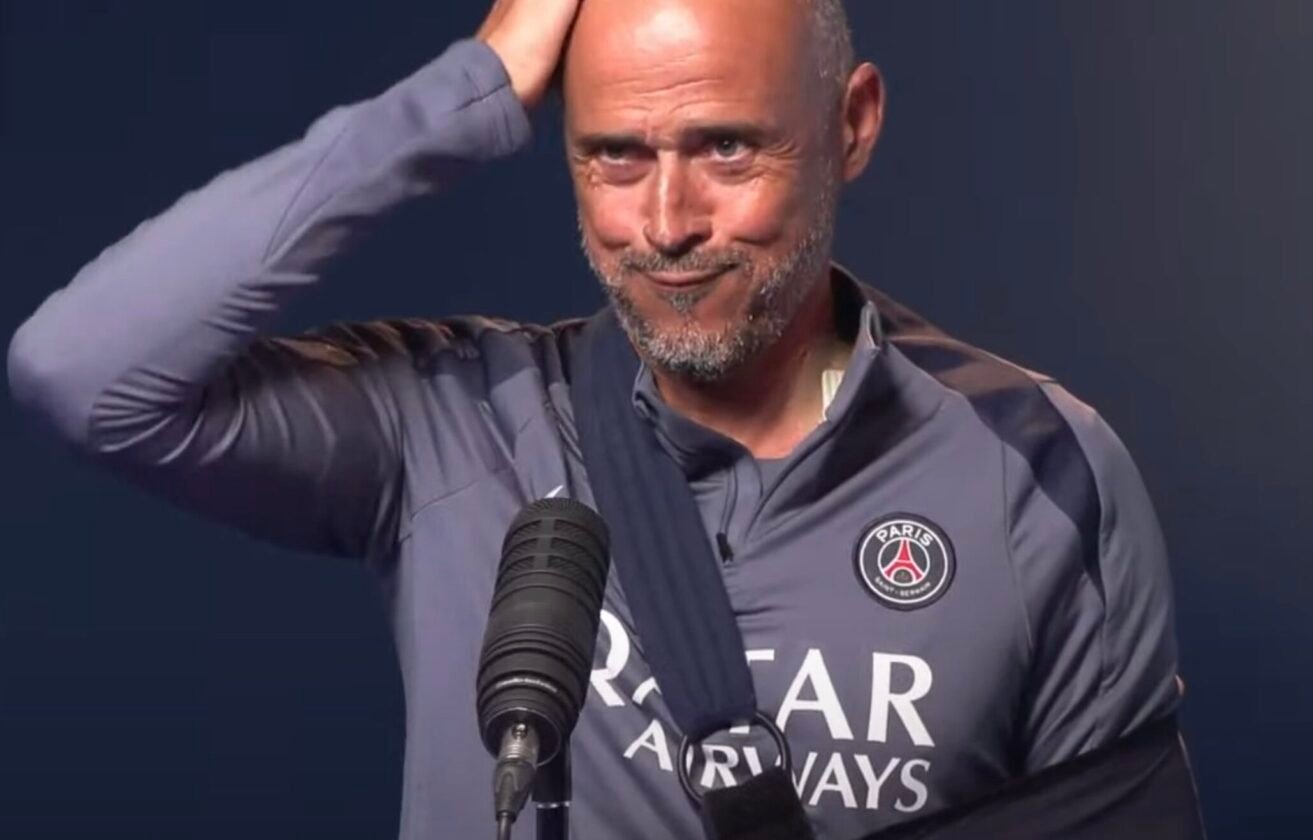 Luis Enrique Coaching From the Stands at PSG