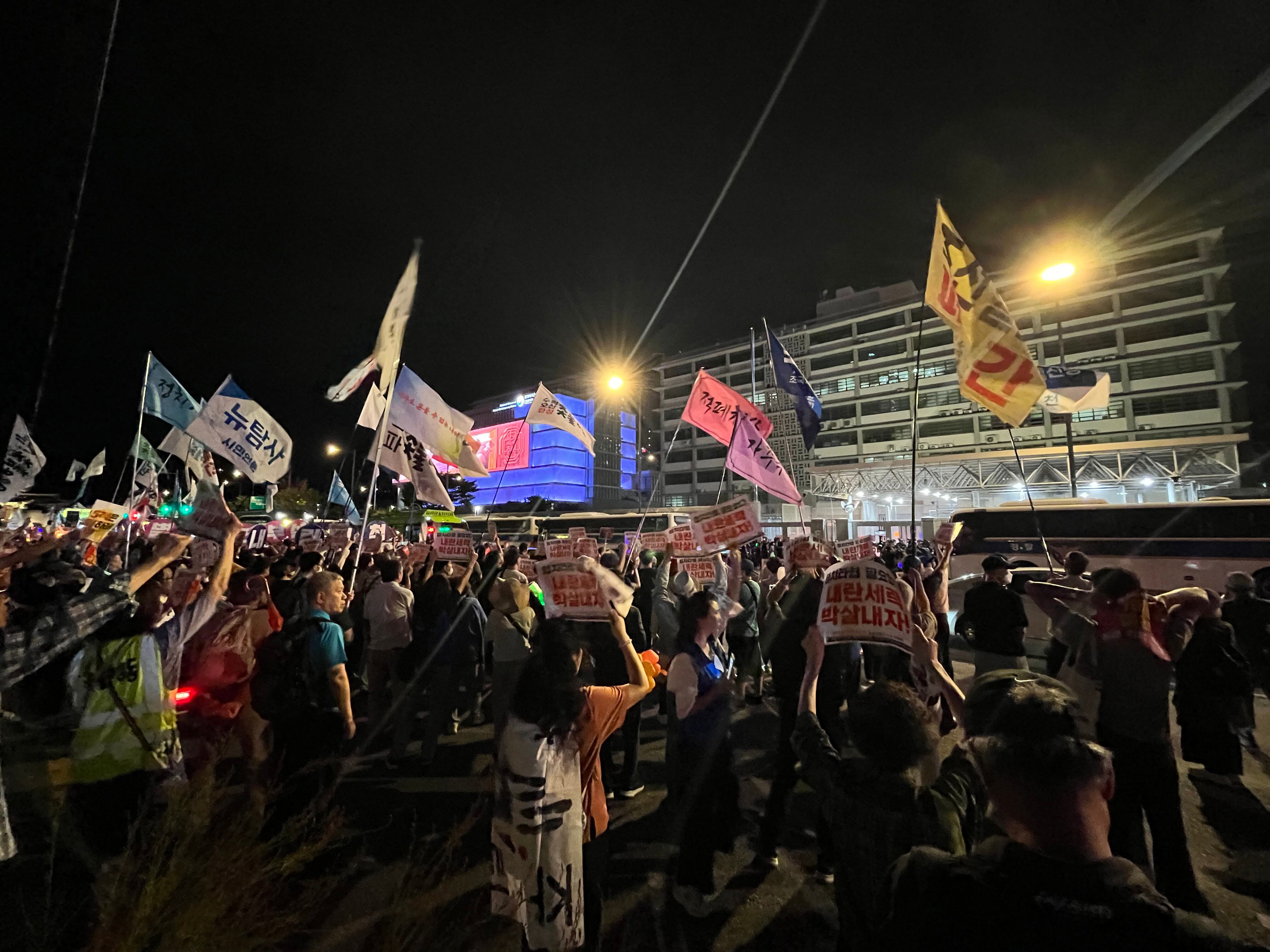 Candle Move rallies near U.S. Embassy with 'Yankee go home' chants