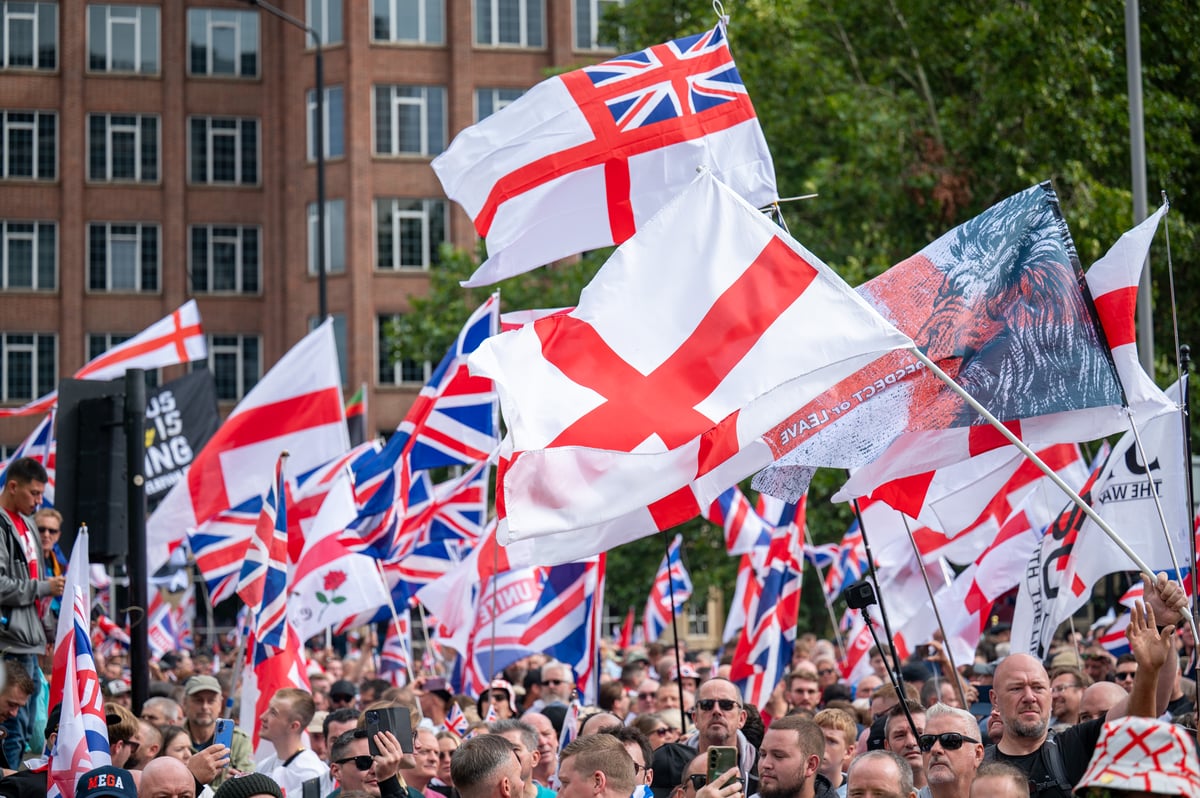 London protests LIVE: Tommy Robinson 'Unite the Kingdom' march underway ...