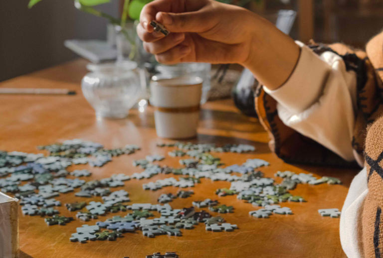 The Surprising Health Benefits of Doing Jigsaw Puzzles, According to ...