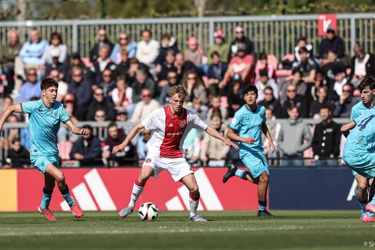 Ajax O19 zegeviert ondanks Spartaanse comeback, Ajax O16 geeft zege uit ...