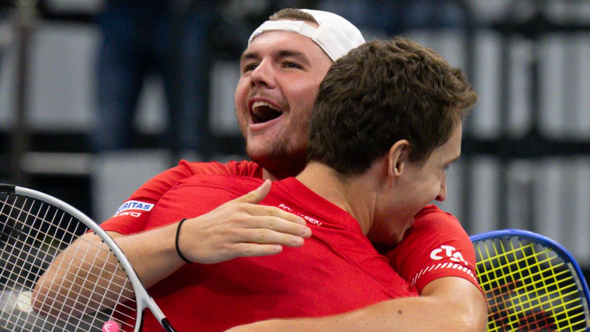 Remontée spectaculaire: Paul/Stricker gagnent le double, l'espoir demeure
