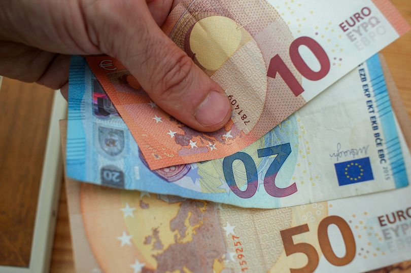 Thousands of families receiving backdated lump sum of almost €400 this week
