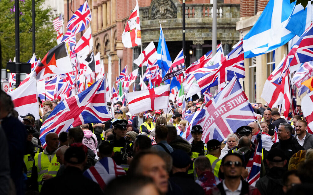 Over 100,000 take part in major right-wing, anti-immigration march in ...