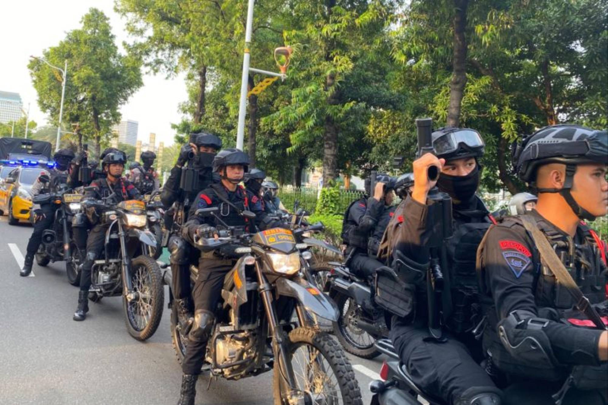Reskrim, Brimob, Dalmas, Sabhara Polda Metro Jaya Patroli Skala Besar
