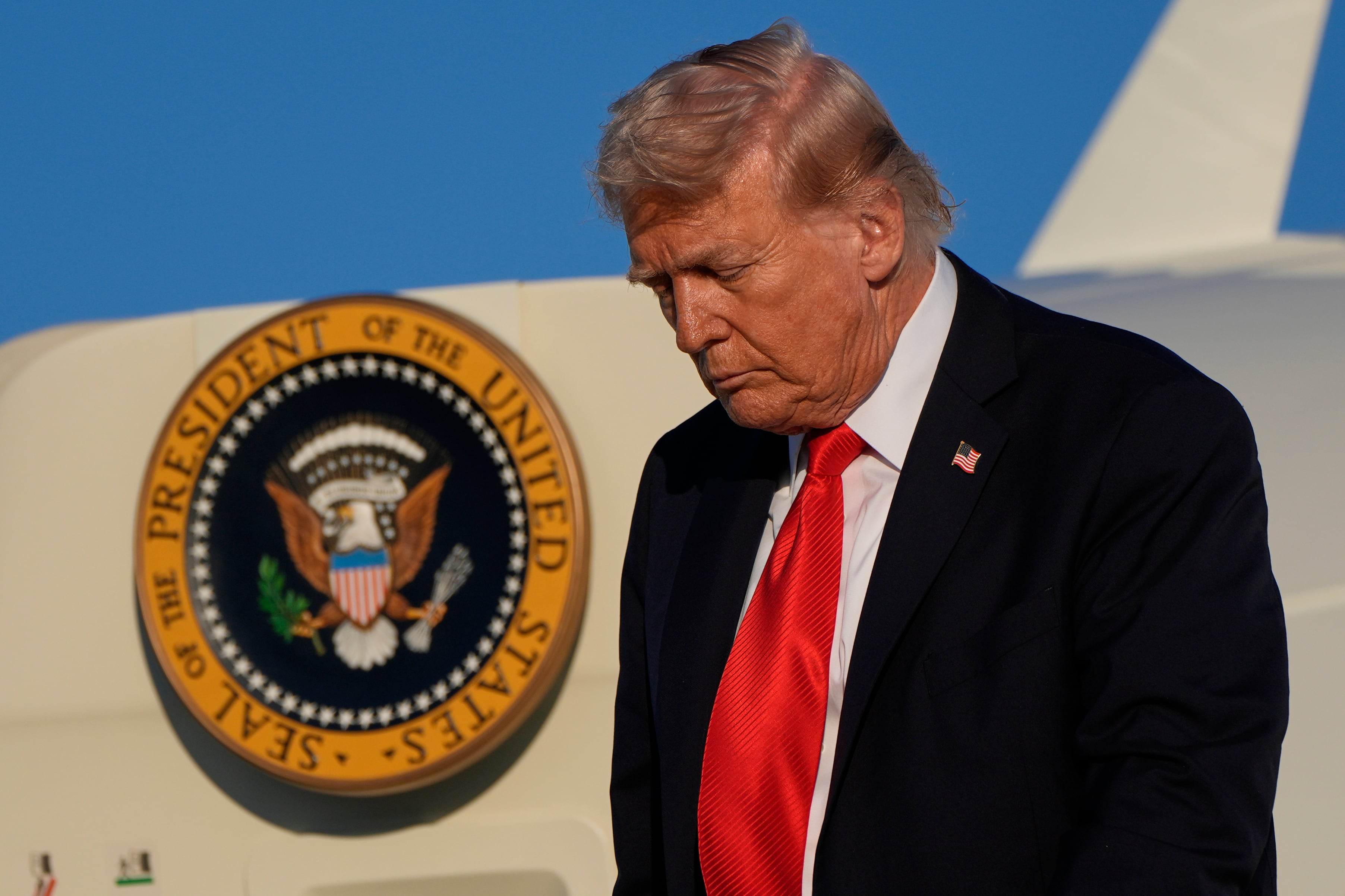 Trump calls on all NATO countries to stop buying Russian oil, threatens ...