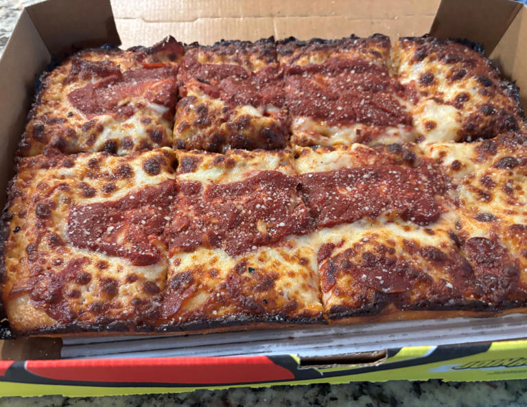 Hungry Howie’s has a new Detroit-style pizza: How it tastes