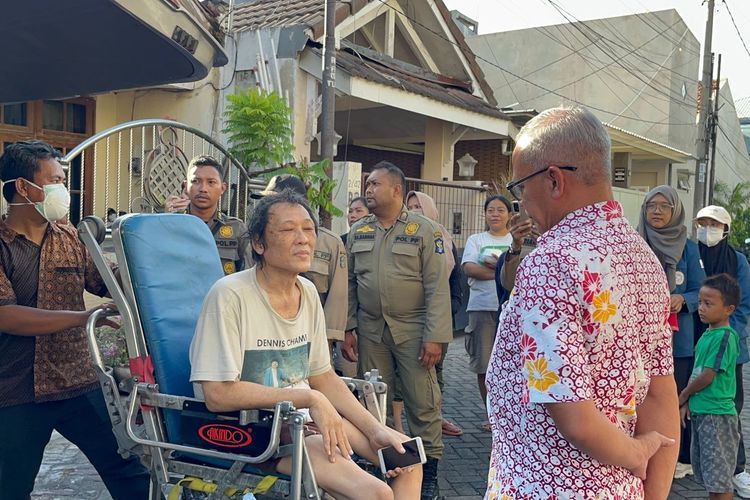 Miris, Dua Anak di Surabaya Putus Sekolah demi Rawat Ayah Lumpuh tapi ...