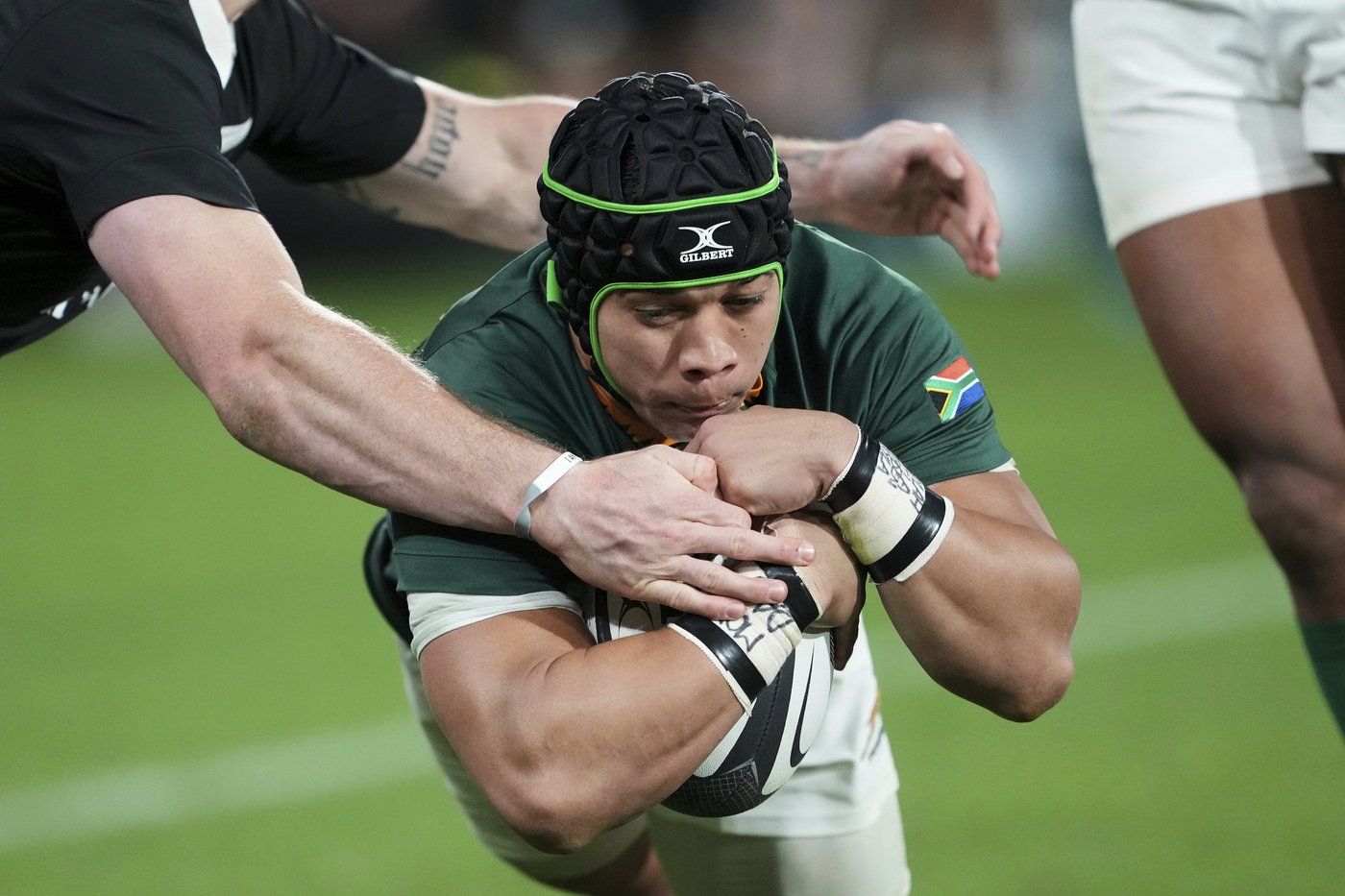 South Africa beats New Zealand 43-10, inflicting the All Blacks ...