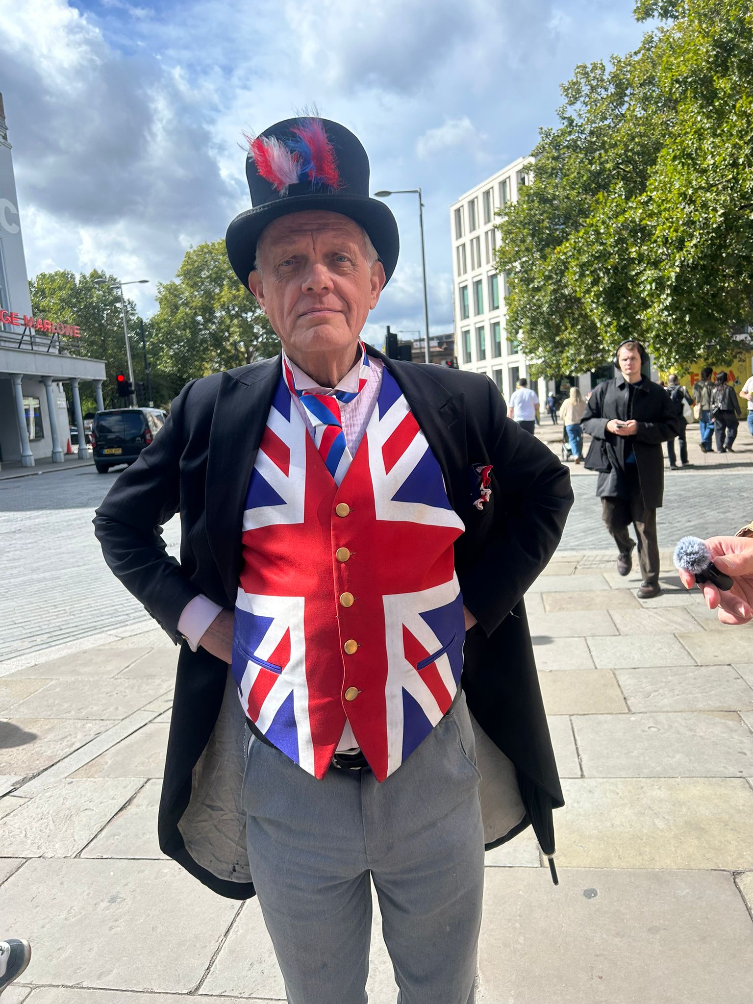 London protests LIVE: Tommy Robinson 'Unite the Kingdom' march underway ...