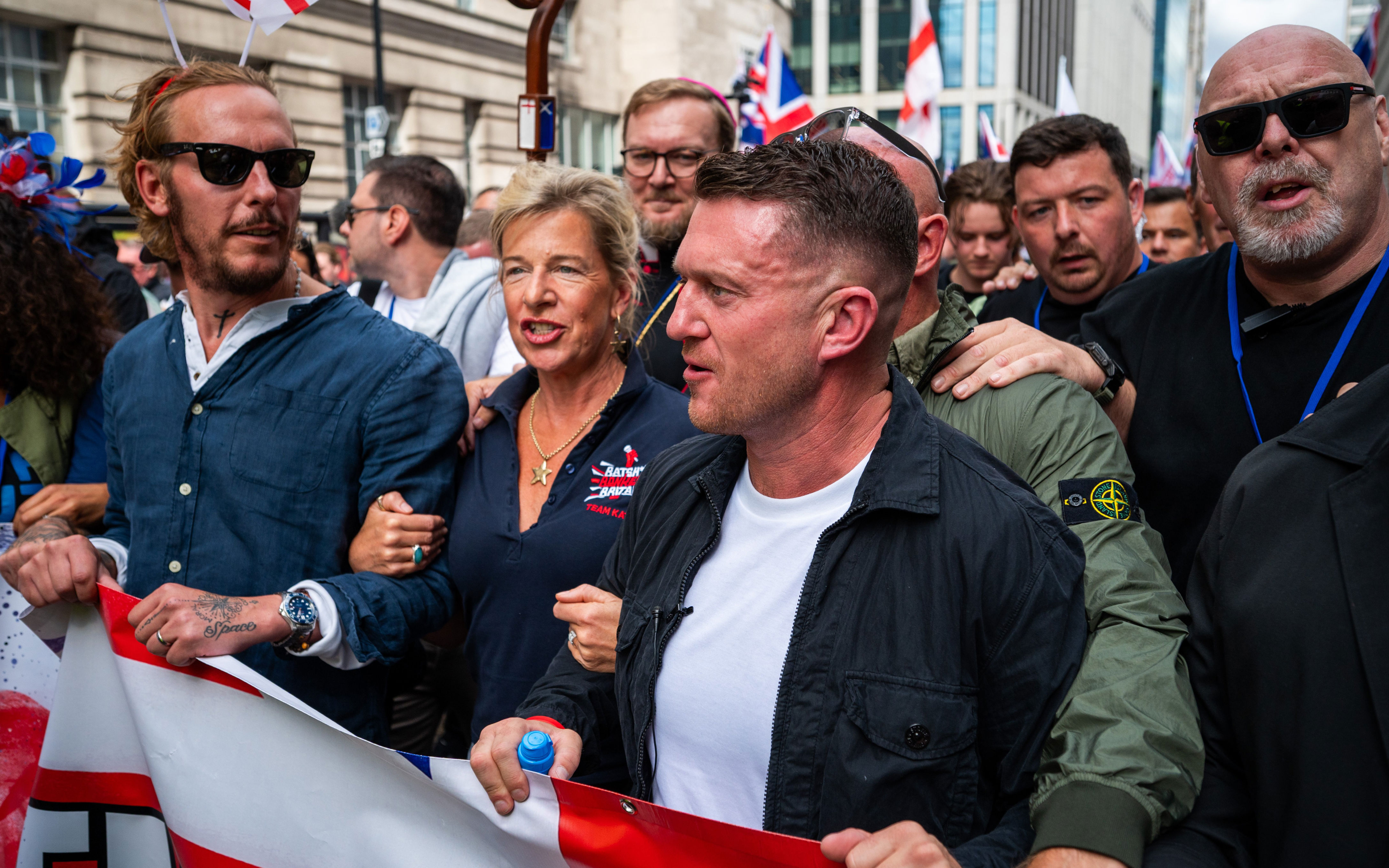 London protests LIVE: Tommy Robinson 'Unite the Kingdom' march underway ...