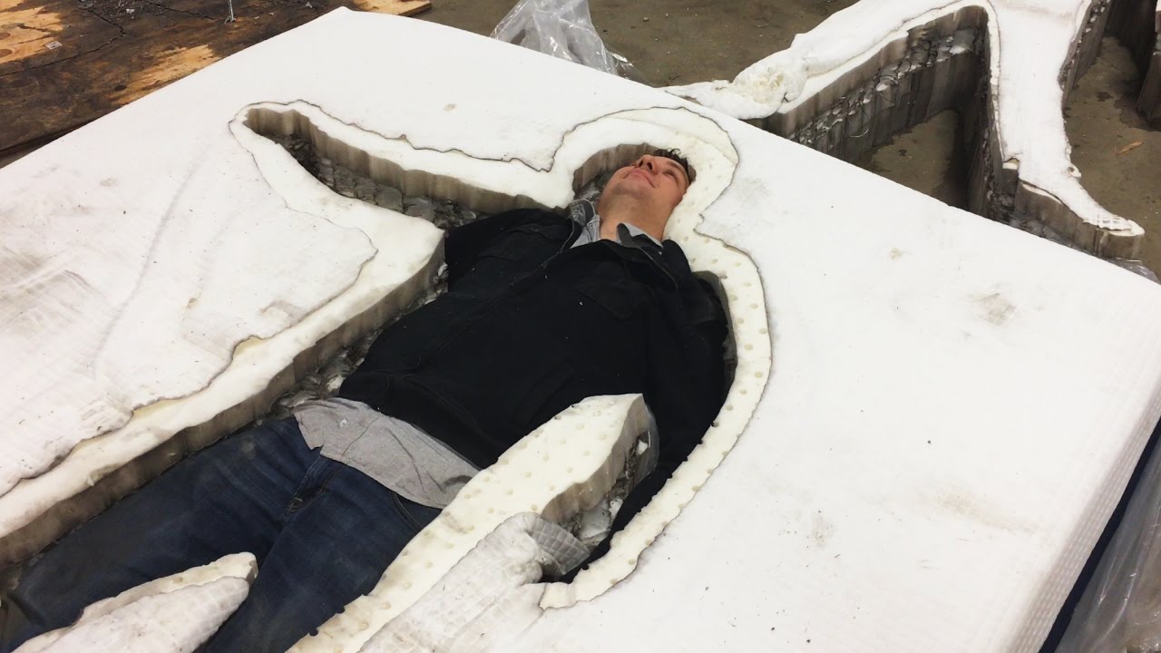 I cut open a Helix mattress with a waterjet!💥