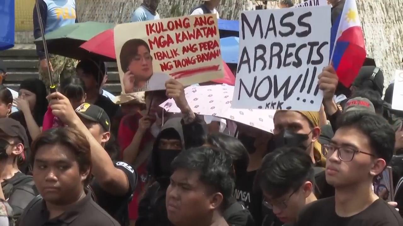 Protesters keep up pressure on Philippines government over corruption ...