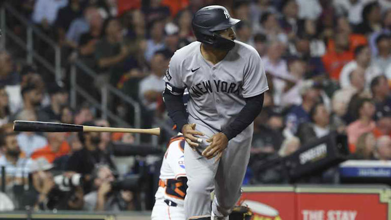 Ex-Brewers Gold Glove Outfielder Named A Top Free Agent For 2026