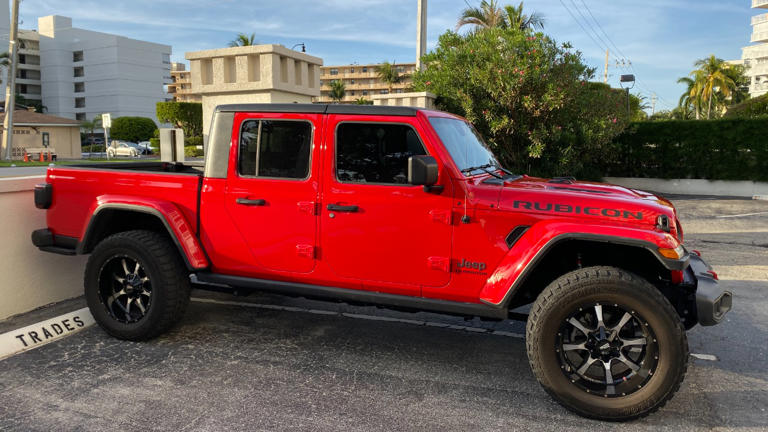 7 pickup trucks that are built like tanks