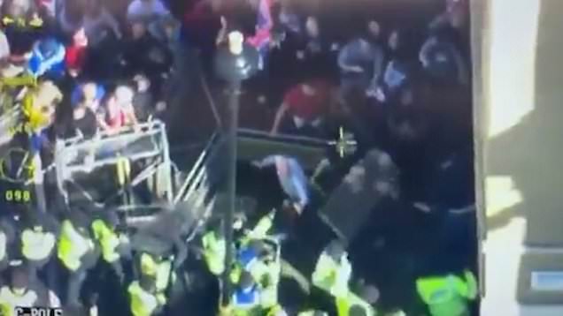 Things have inevitably kicked off between UTK protesters and Met Police