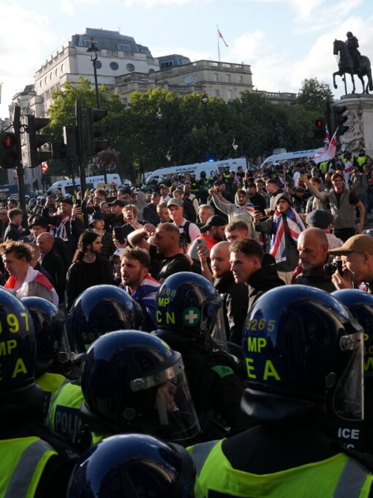 L'estrema destra scende in strada a Londra. Slogan contro gli immigrati ...