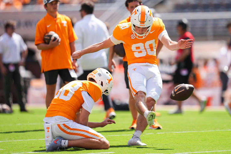 UAB football player stomps on Tennessee kicker Max Gilbert's foot after ...