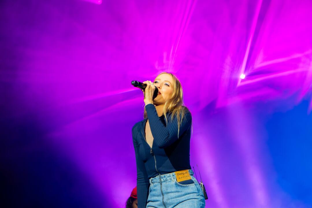 Lea bei "Stars am Strand: Bilder zeigen den Auftritt in Timmendorfer Strand