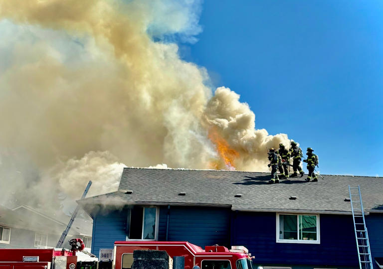 Firefighter hurt in fire at Vancouver triplex that neighbors say ...