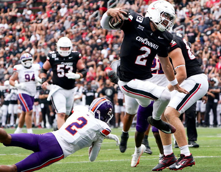 Cincinnati Bearcats beat Oklahoma State to stay unbeaten in Big 12 / Replay