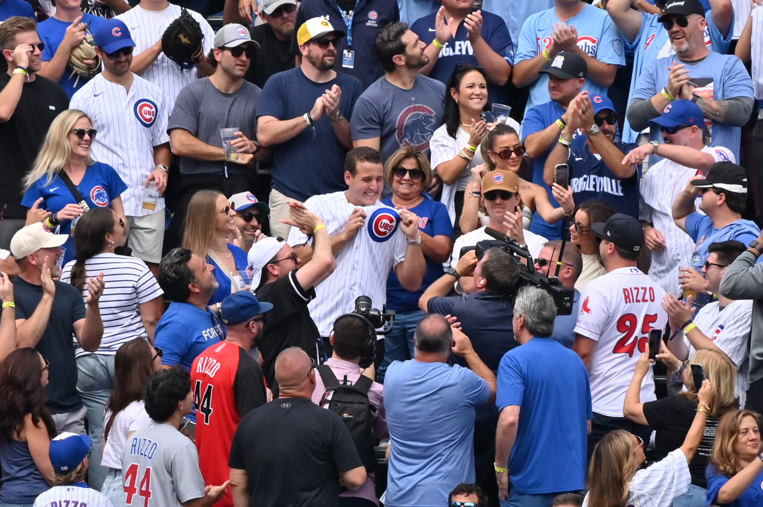 Anthony Rizzo nearly caught Cubs player's first MLB home run
