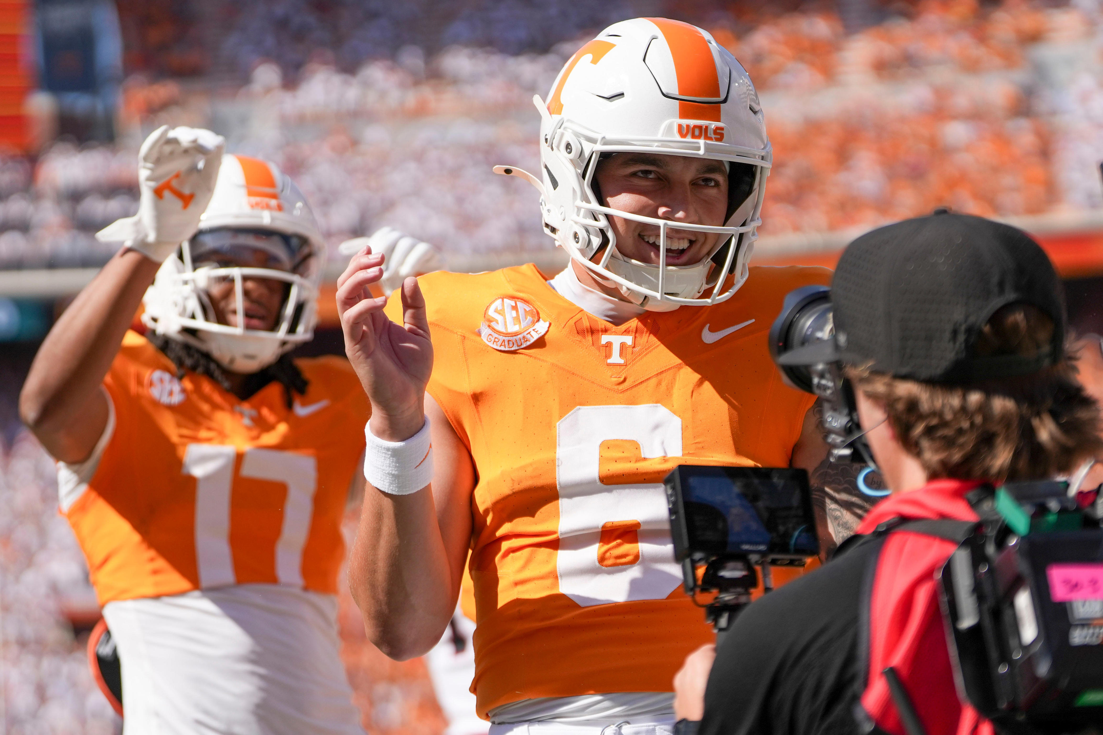 Joey Aguilar first SEC QB in 20 years to go 14-for-14 in quarter for ...