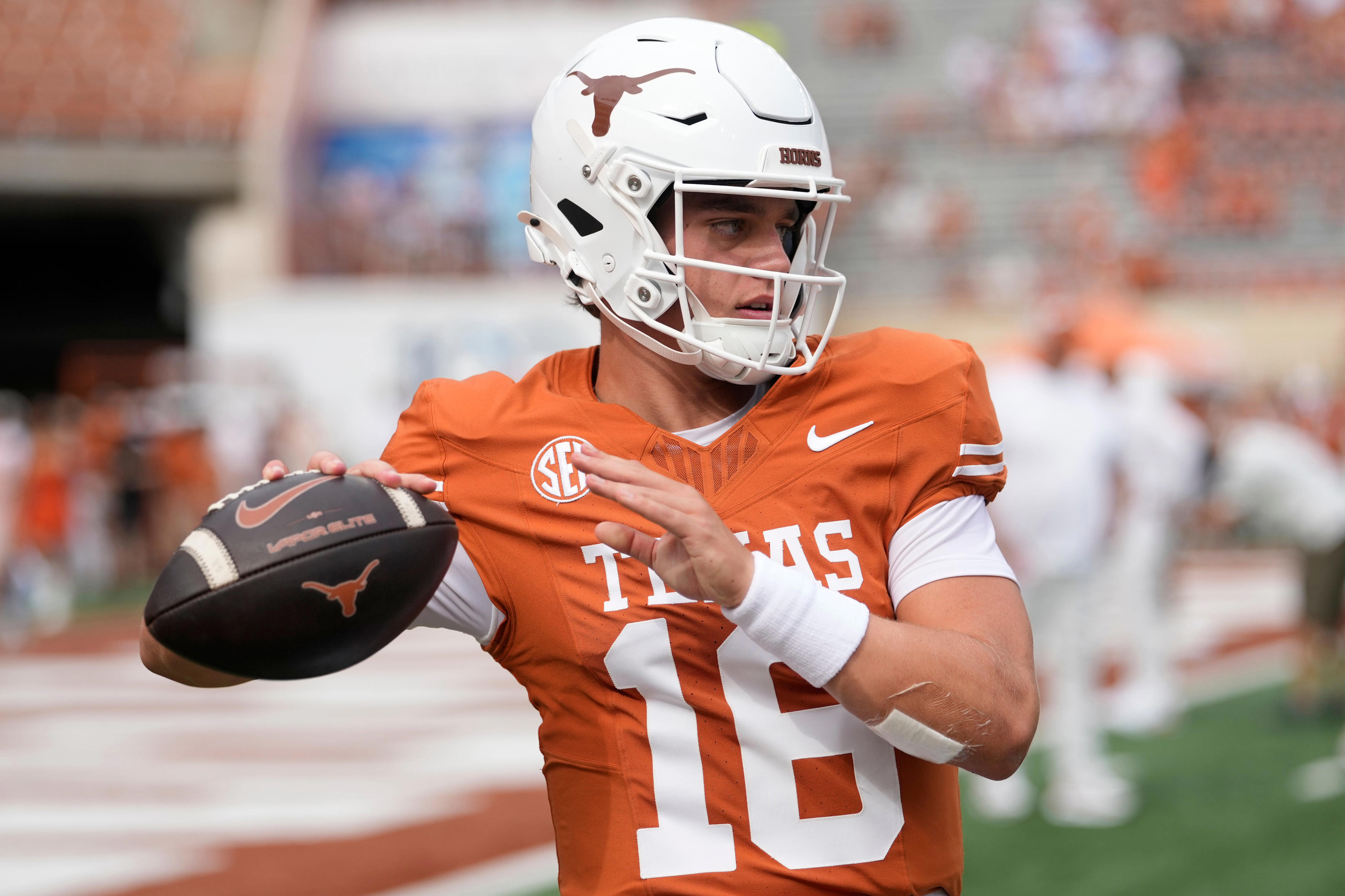 Cooper Manning, Babe Laufenberg in attendance for UTEP at Texas ...