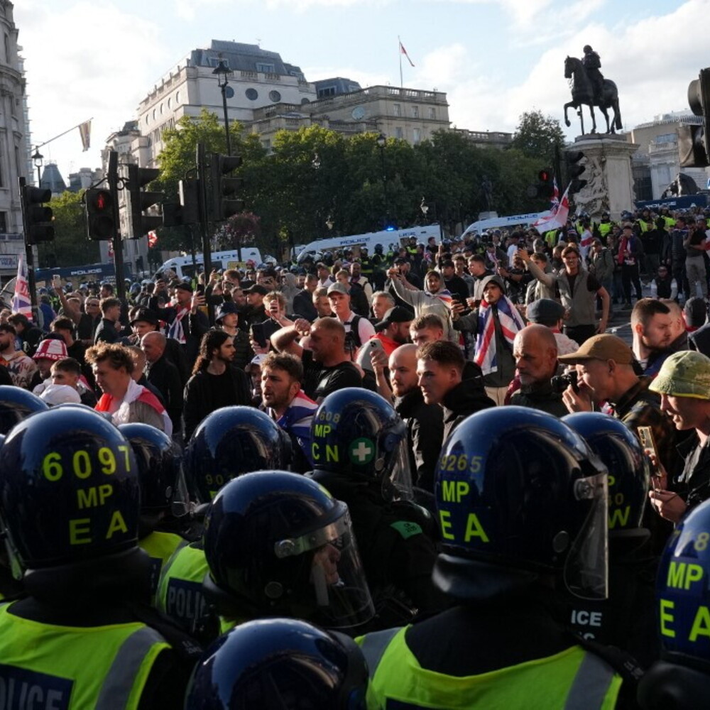 L'estrema destra scende in strada a Londra. Slogan contro gli immigrati ...