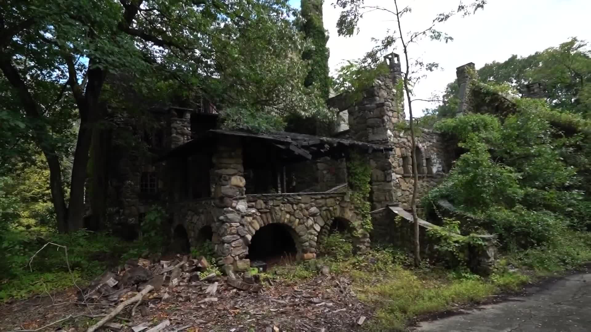 Exploring an abandoned mansion once owned by an A&F executive