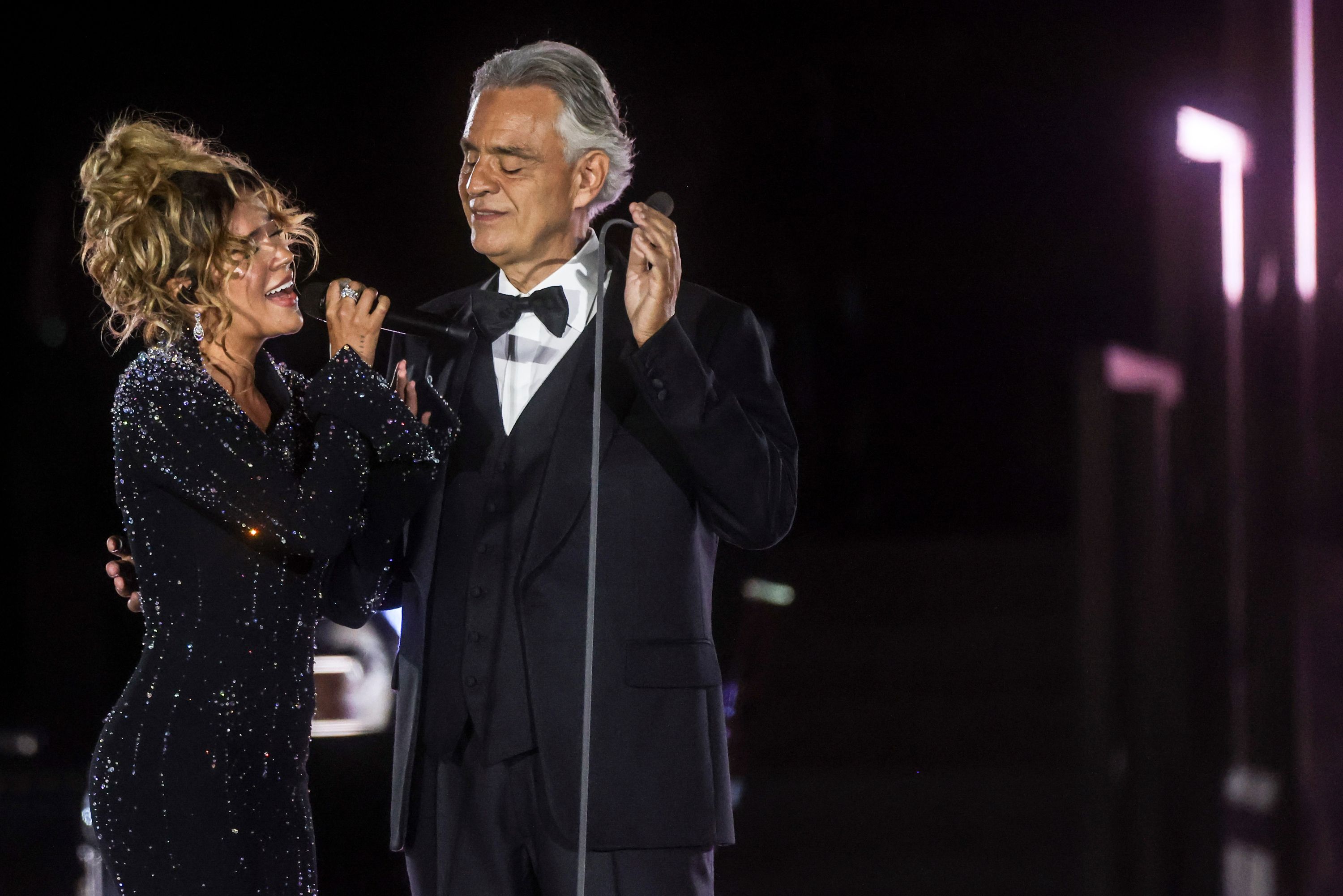 Karol G luce un vestido de diva de Hollywood para cantar en el Vaticano ...