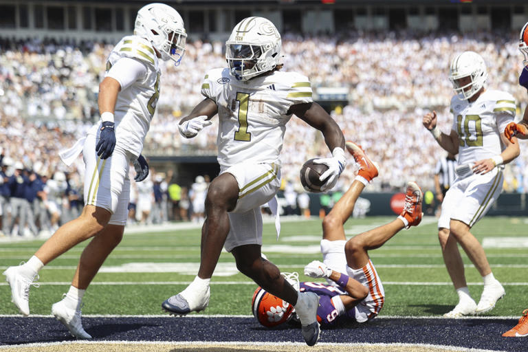 Georgia Tech hits 55-yard FG as time expires to stun No. 12 Clemson 24-21