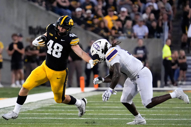 Iowa football trio sustain injuries vs. UMass