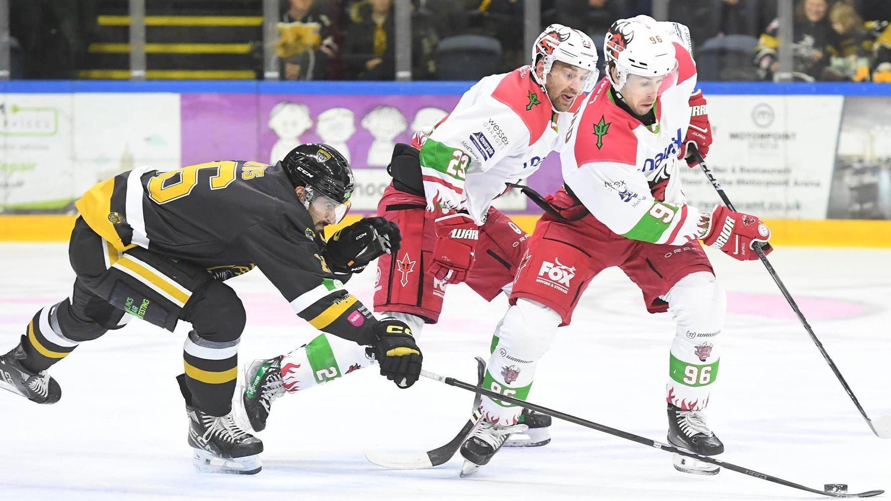 Devils make late comeback to beat Panthers in Challenge Cup opener