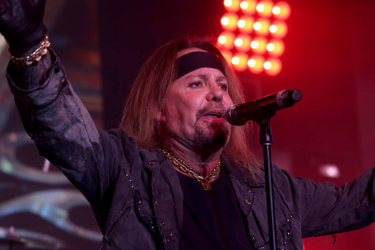 Mötley Crüe Singer Vince Neil Reveals He Had Stroke That Temporarily ...