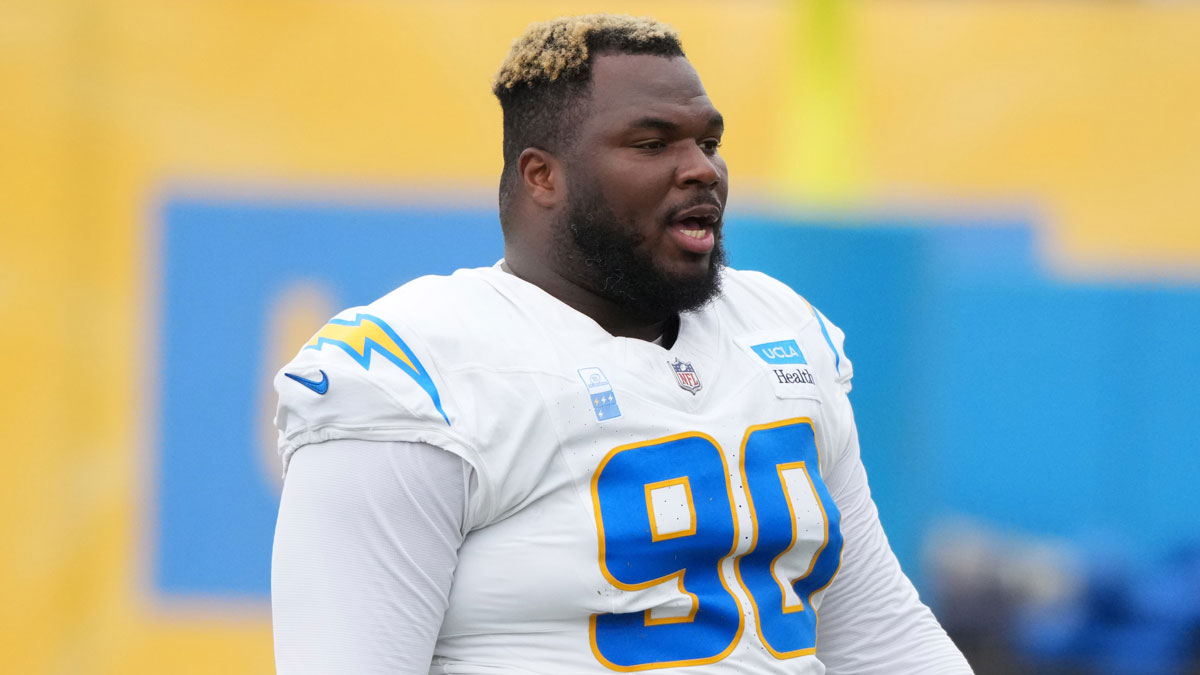 Chargers’ Teair Tart gets swift fine for Travis Kelce face mask